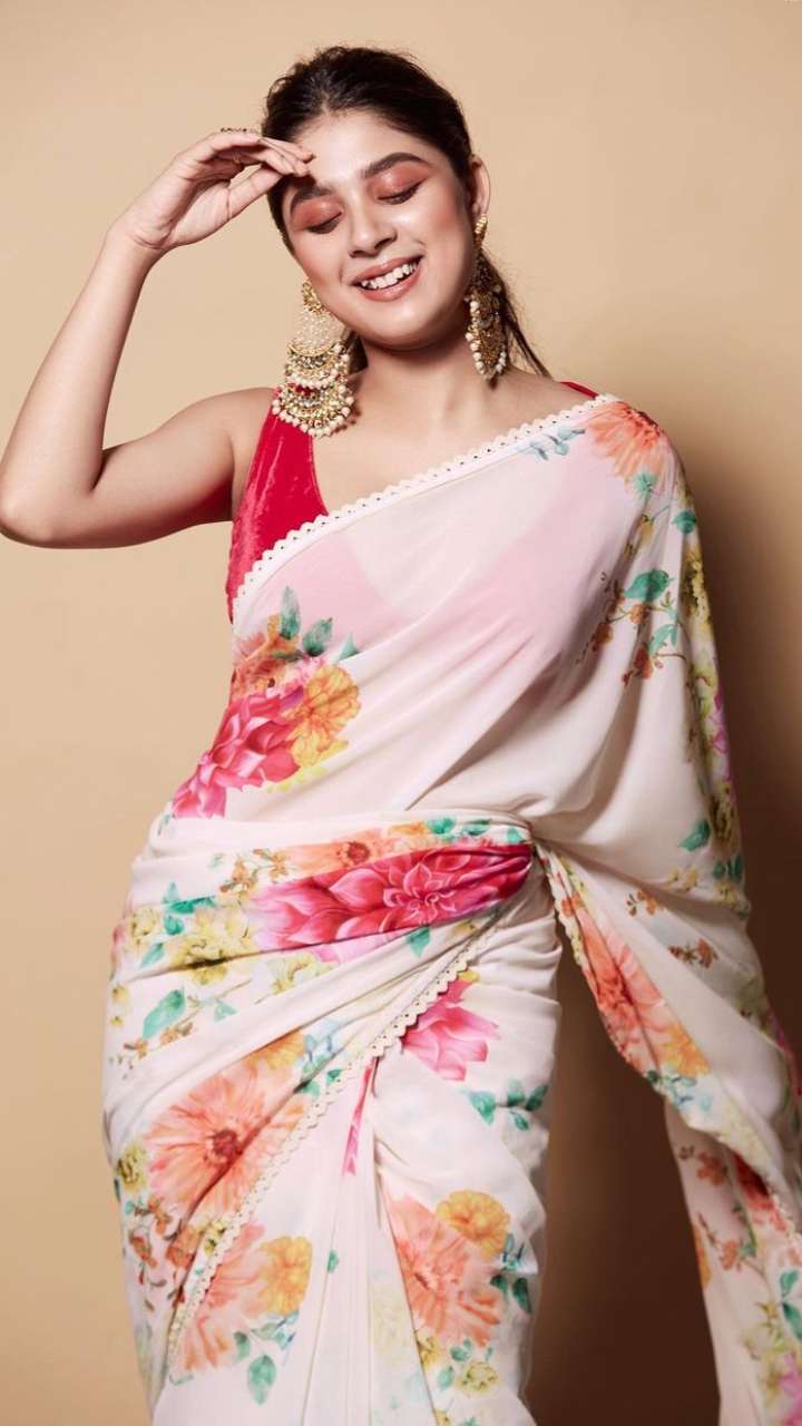 6 Cool & Stylish Sarees By Adrija Roy For Summers