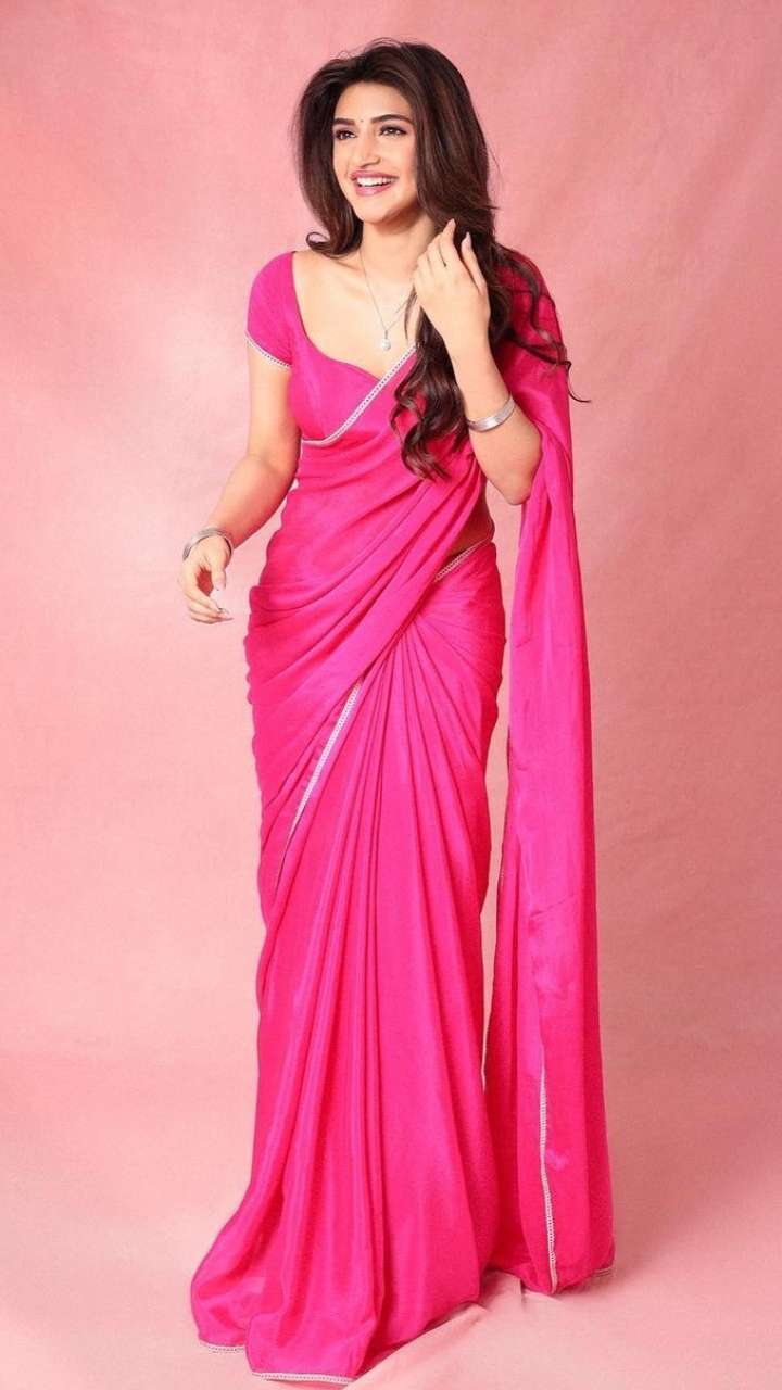 5 Lightweight & Trendy Sarees By Sreeleela For Summer Season