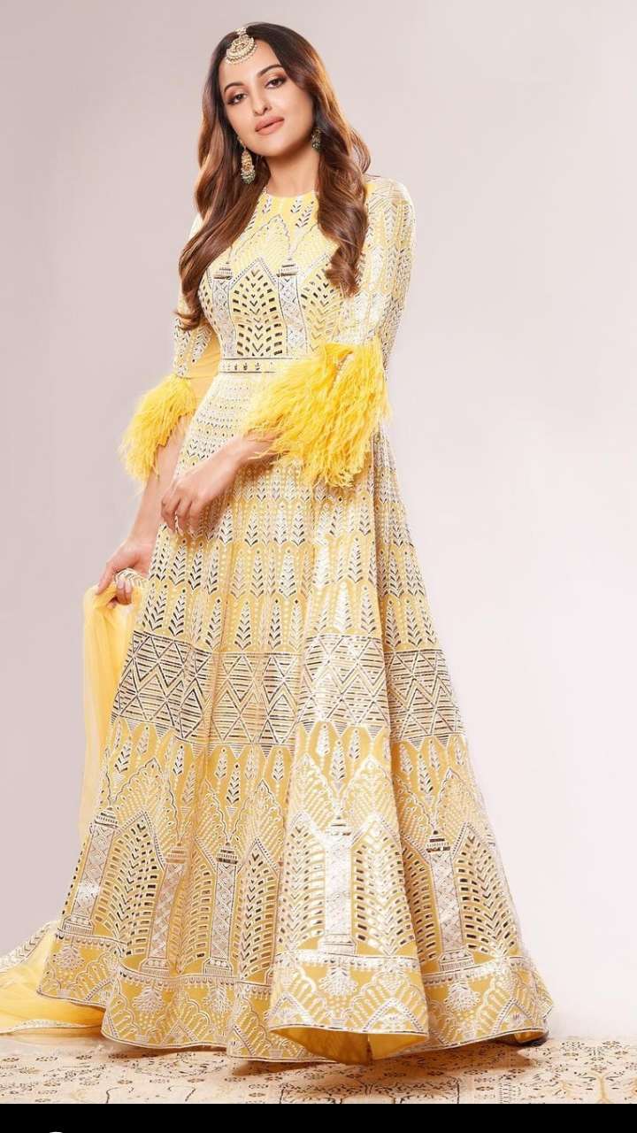 6 Beautiful Suit Sets By Sonakshi Sinha For Pre-wedding Function